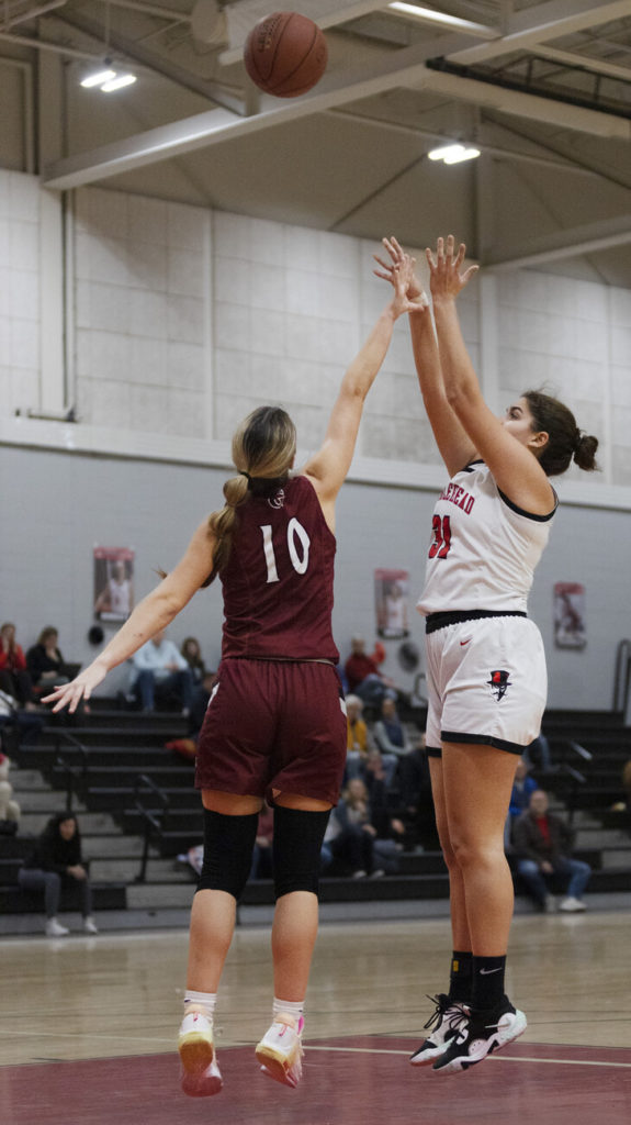 Magicians put on a show against Gloucester - Marblehead Weekly News